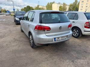 Grey Volkswagen Golf 2010 in Riga, with an engine capacity of 1.60 L and mileage of 383 thousand km for 1350 €, photo 3 on AUTOMOTO.COM.LV