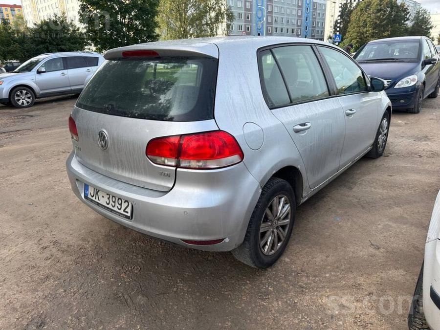 Grey Volkswagen Golf 2010 in Riga, with an engine capacity of 1.60 L and mileage of 383 thousand km for 1350 €, photo 4 on AUTOMOTO.COM.LV