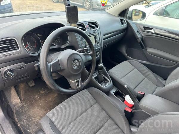 Pelēks Volkswagen Golf 2010 Rīga, ar dzinēja tilpumu 1.60 L un nobraukumu 383 tūkst. km par 1350 €, foto 5 vietnē AUTOMOTO.COM.LV