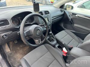 Grey Volkswagen Golf 2010 in Riga, with an engine capacity of 1.60 L and mileage of 383 thousand km for 1350 €, photo 6 on AUTOMOTO.COM.LV