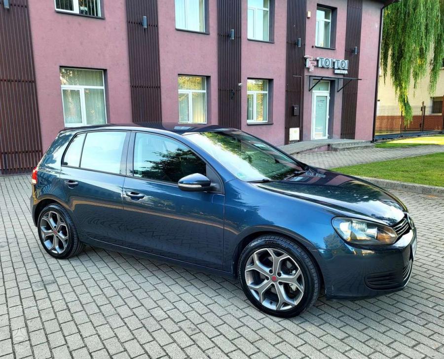 Pelēks Volkswagen Golf 2010 Šauļi, ar dzinēja tilpumu 1.40 L un nobraukumu 270 tūkst. km par 4550 €, foto 4 vietnē AUTOMOTO.COM.LV