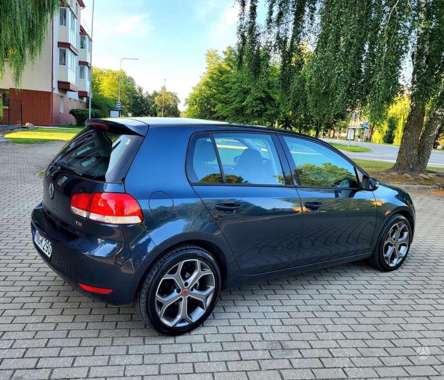 Pelēks Volkswagen Golf 2010 Šauļi, ar dzinēja tilpumu 1.40 L un nobraukumu 270 tūkst. km par 4550 €, foto 6 vietnē AUTOMOTO.COM.LV