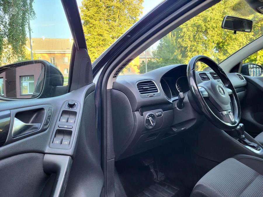 Pelēks Volkswagen Golf 2010 Šauļi, ar dzinēja tilpumu 1.40 L un nobraukumu 270 tūkst. km par 4550 €, foto 20 vietnē AUTOMOTO.COM.LV