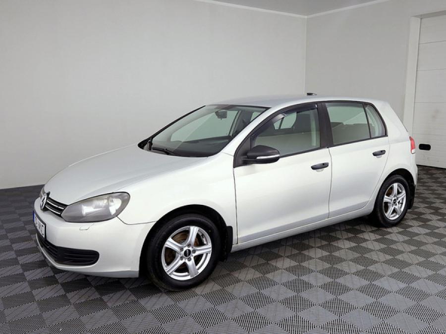 Pelēks Volkswagen Golf 2010 Tallina, ar dzinēja tilpumu 1.60 L un nobraukumu 214 tūkst. km par 2099 €, foto 3 vietnē AUTOMOTO.COM.LV