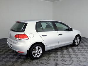 Pelēks Volkswagen Golf 2010 Tallina, ar dzinēja tilpumu 1.60 L un nobraukumu 214 tūkst. km par 2099 €, foto 4 vietnē AUTOMOTO.COM.LV