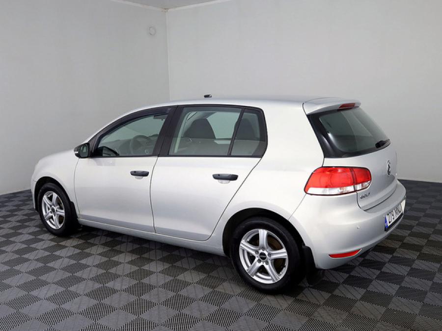 Pelēks Volkswagen Golf 2010 Tallina, ar dzinēja tilpumu 1.60 L un nobraukumu 214 tūkst. km par 2099 €, foto 5 vietnē AUTOMOTO.COM.LV