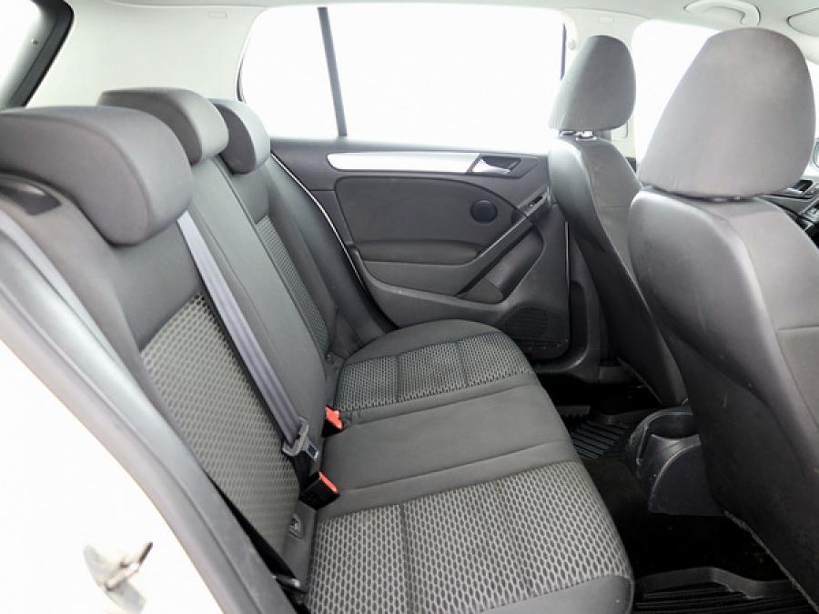 Pelēks Volkswagen Golf 2010 Tallina, ar dzinēja tilpumu 1.60 L un nobraukumu 214 tūkst. km par 2099 €, foto 8 vietnē AUTOMOTO.COM.LV