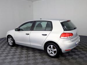 Pelēks Volkswagen Golf 2010 Tallina, ar dzinēja tilpumu 1.60 L un nobraukumu 214 tūkst. km par 2099 €, foto 12 vietnē AUTOMOTO.COM.LV