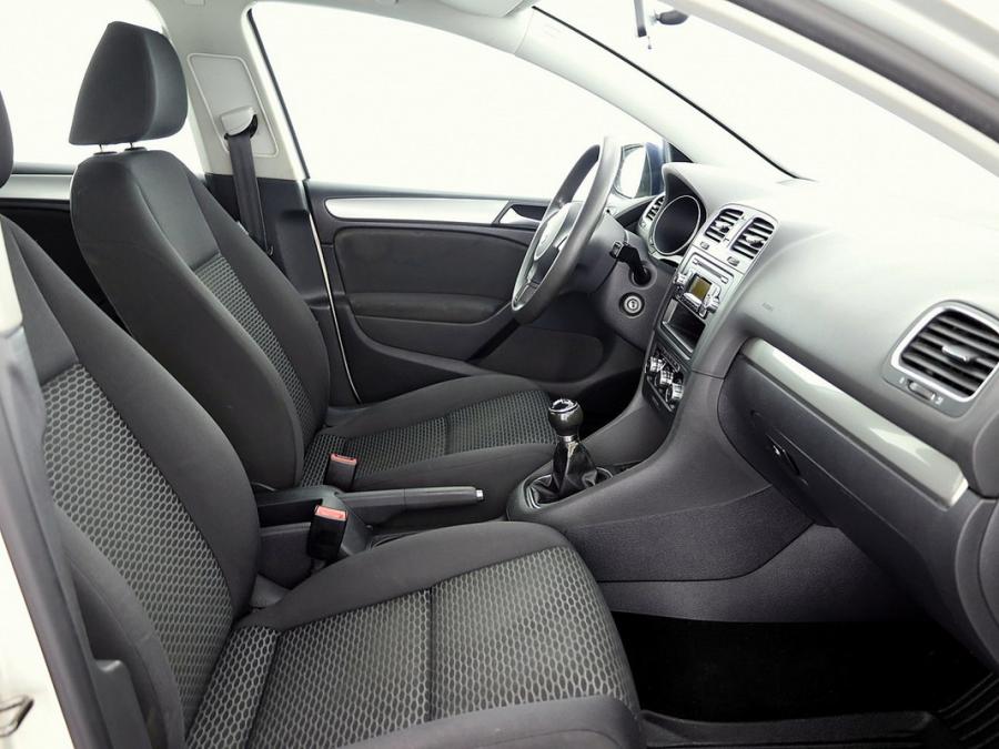 Pelēks Volkswagen Golf 2010 Tallina, ar dzinēja tilpumu 1.60 L un nobraukumu 214 tūkst. km par 2099 €, foto 14 vietnē AUTOMOTO.COM.LV