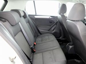 Pelēks Volkswagen Golf 2010 Tallina, ar dzinēja tilpumu 1.60 L un nobraukumu 214 tūkst. km par 2099 €, foto 15 vietnē AUTOMOTO.COM.LV