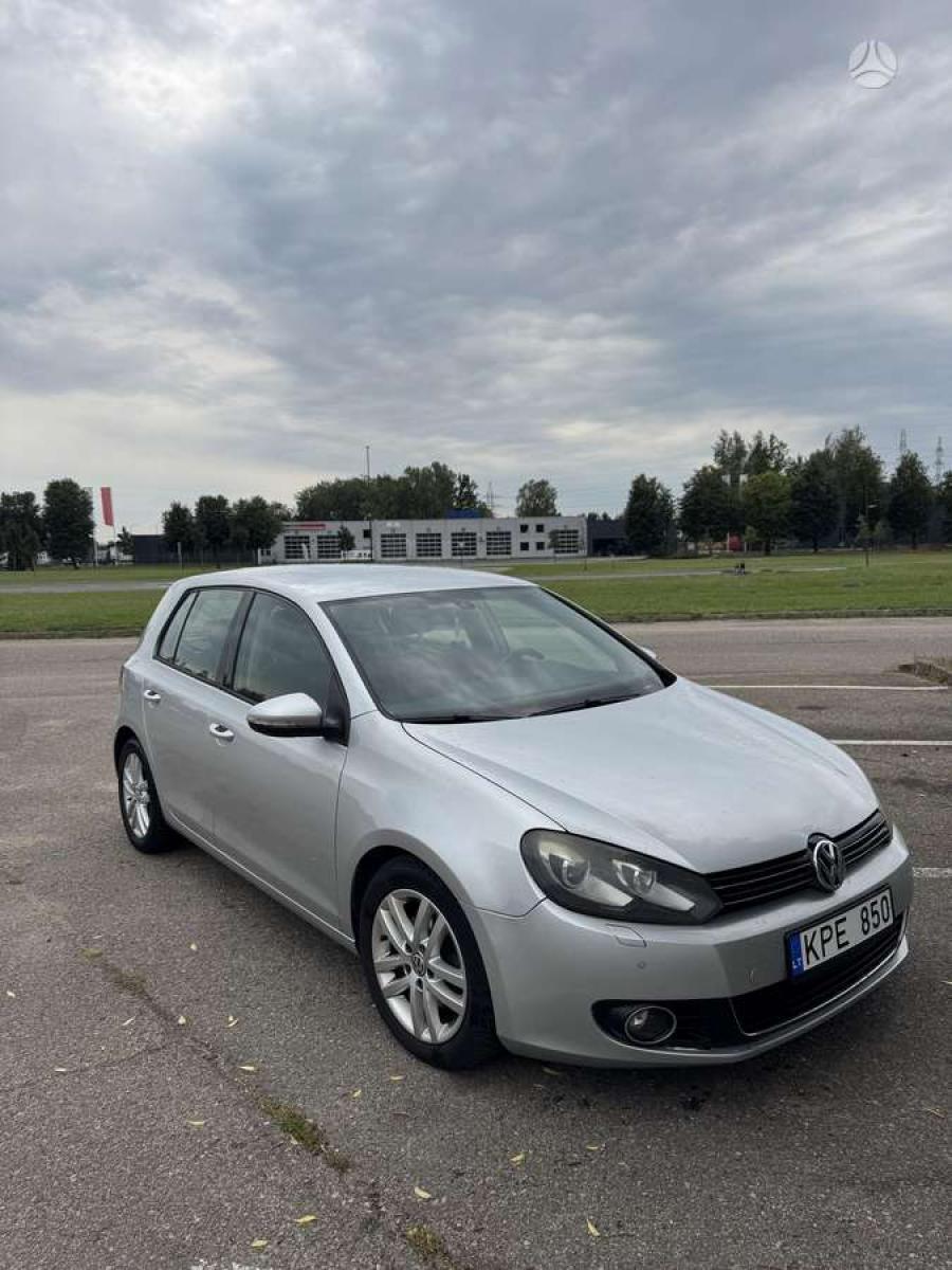 Grey Volkswagen Golf 2010 in Kaunas, with an engine capacity of 1.97 L and mileage of 299 thousand km for 4400 €, photo 1 on AUTOMOTO.COM.LV