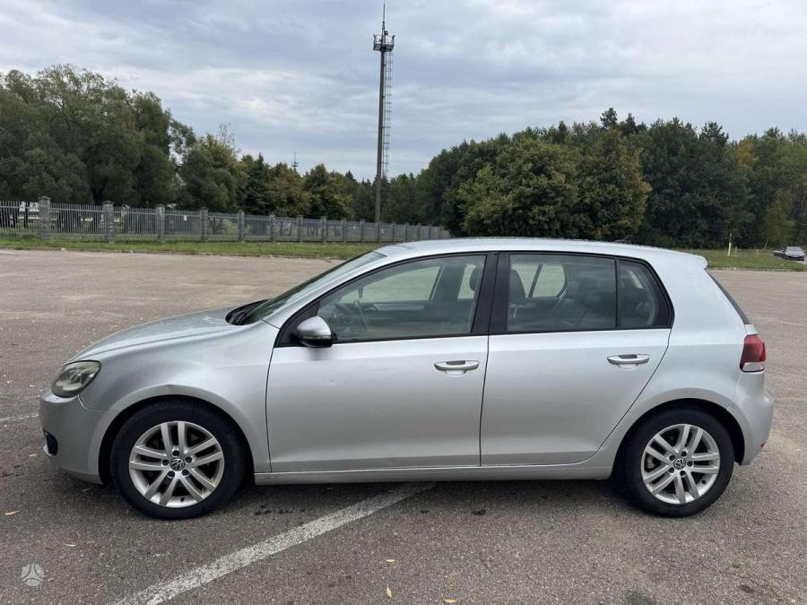 Grey Volkswagen Golf 2010 in Kaunas, with an engine capacity of 1.97 L and mileage of 299 thousand km for 4400 €, photo 5 on AUTOMOTO.COM.LV