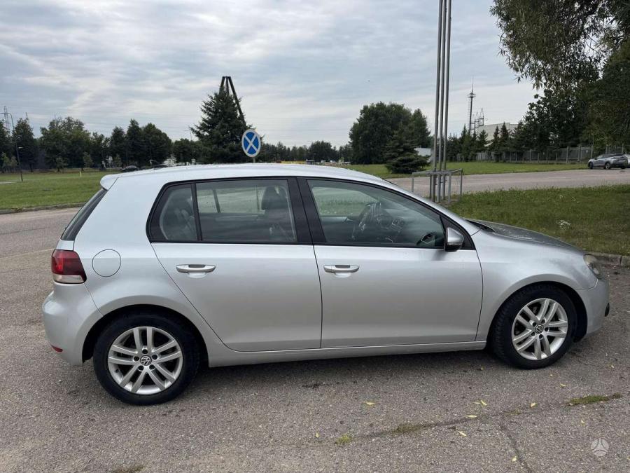 Grey Volkswagen Golf 2010 in Kaunas, with an engine capacity of 1.97 L and mileage of 299 thousand km for 4400 €, photo 9 on AUTOMOTO.COM.LV