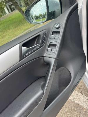 Grey Volkswagen Golf 2010 in Kaunas, with an engine capacity of 1.97 L and mileage of 299 thousand km for 4400 €, photo 12 on AUTOMOTO.COM.LV