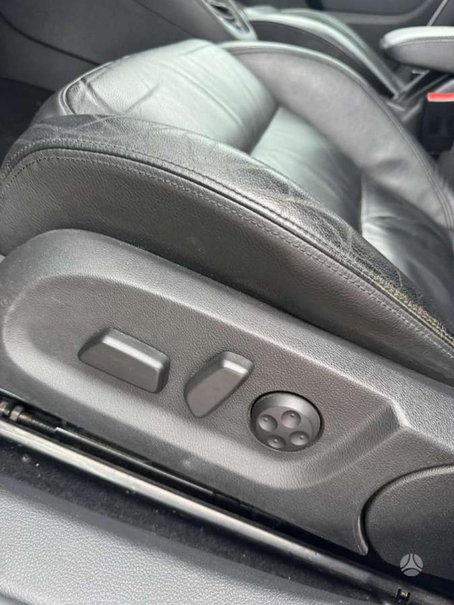 Grey Volkswagen Golf 2010 in Kaunas, with an engine capacity of 1.97 L and mileage of 299 thousand km for 4400 €, photo 13 on AUTOMOTO.COM.LV