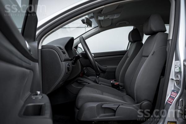 Pelēks Volkswagen Golf 2010 Rīga, ar dzinēja tilpumu 2.00 L un nobraukumu 299 tūkst. km par 3490 €, foto 9 vietnē AUTOMOTO.COM.LV