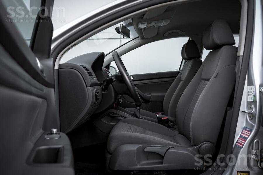 Pelēks Volkswagen Golf 2010 Rīga, ar dzinēja tilpumu 2.00 L un nobraukumu 299 tūkst. km par 3490 €, foto 10 vietnē AUTOMOTO.COM.LV