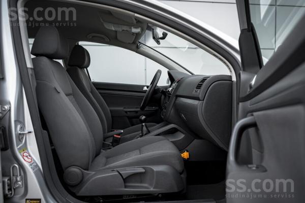 Pelēks Volkswagen Golf 2010 Rīga, ar dzinēja tilpumu 2.00 L un nobraukumu 299 tūkst. km par 3490 €, foto 10 vietnē AUTOMOTO.COM.LV