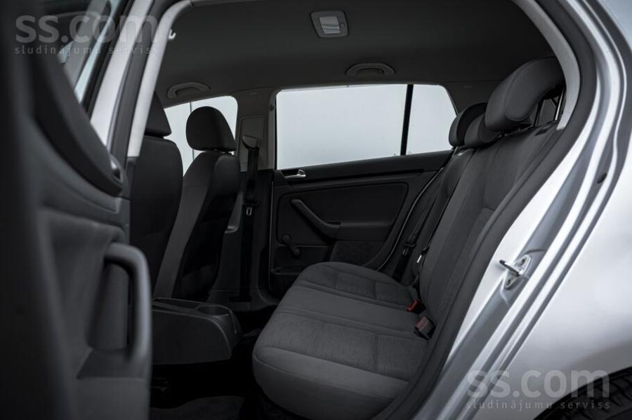 Pelēks Volkswagen Golf 2010 Rīga, ar dzinēja tilpumu 2.00 L un nobraukumu 299 tūkst. km par 3490 €, foto 12 vietnē AUTOMOTO.COM.LV