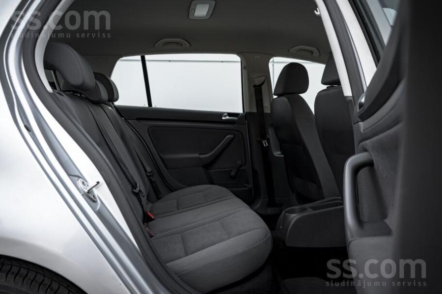 Pelēks Volkswagen Golf 2010 Rīga, ar dzinēja tilpumu 2.00 L un nobraukumu 299 tūkst. km par 3490 €, foto 13 vietnē AUTOMOTO.COM.LV