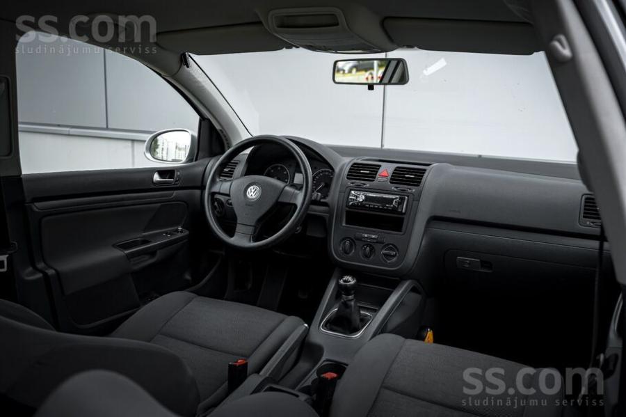 Pelēks Volkswagen Golf 2010 Rīga, ar dzinēja tilpumu 2.00 L un nobraukumu 299 tūkst. km par 3490 €, foto 15 vietnē AUTOMOTO.COM.LV