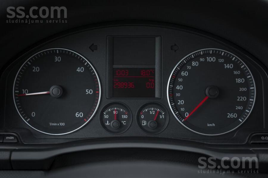 Pelēks Volkswagen Golf 2010 Rīga, ar dzinēja tilpumu 2.00 L un nobraukumu 299 tūkst. km par 3490 €, foto 16 vietnē AUTOMOTO.COM.LV