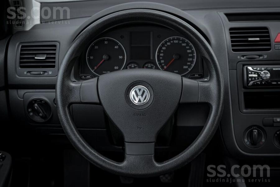 Pelēks Volkswagen Golf 2010 Rīga, ar dzinēja tilpumu 2.00 L un nobraukumu 299 tūkst. km par 3490 €, foto 18 vietnē AUTOMOTO.COM.LV