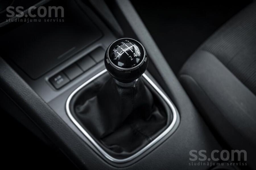 Pelēks Volkswagen Golf 2010 Rīga, ar dzinēja tilpumu 2.00 L un nobraukumu 299 tūkst. km par 3490 €, foto 20 vietnē AUTOMOTO.COM.LV