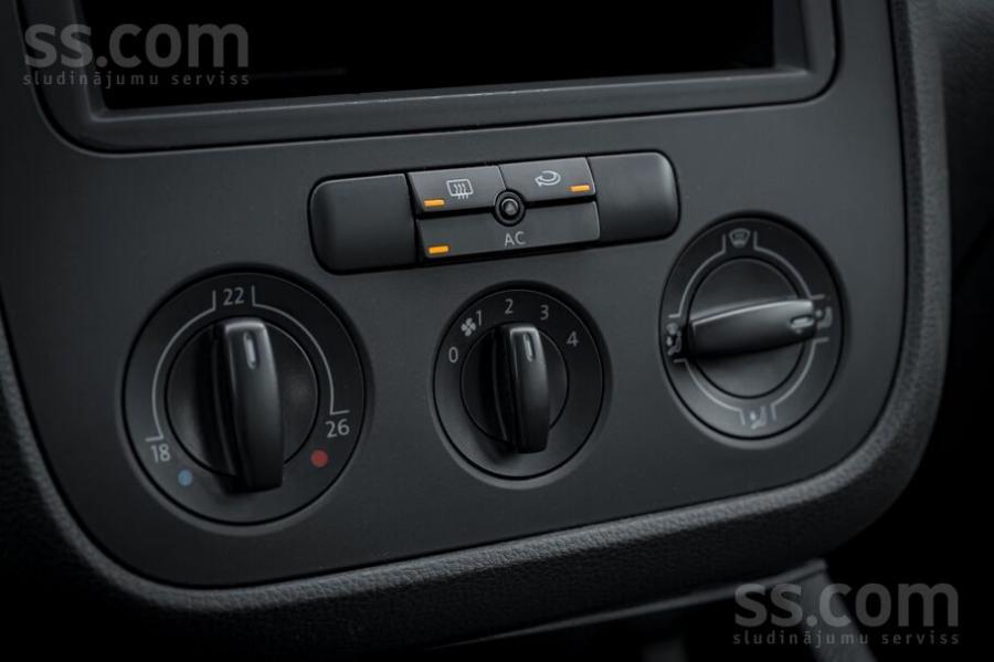 Pelēks Volkswagen Golf 2010 Rīga, ar dzinēja tilpumu 2.00 L un nobraukumu 299 tūkst. km par 3490 €, foto 21 vietnē AUTOMOTO.COM.LV