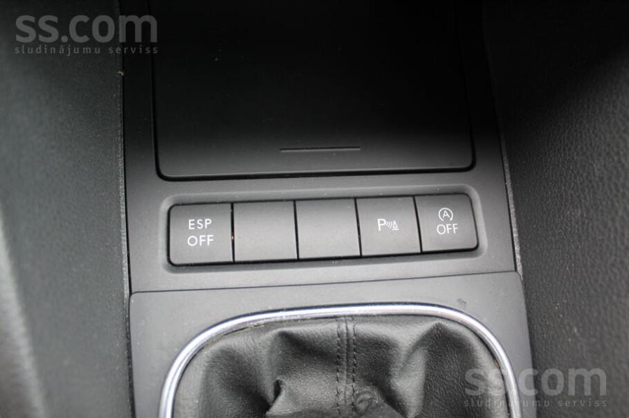 Pelēks Volkswagen Golf 2010 Liepāja, ar dzinēja tilpumu 1.60 L un nobraukumu 288 tūkst. km par 4999 €, foto 13 vietnē AUTOMOTO.COM.LV