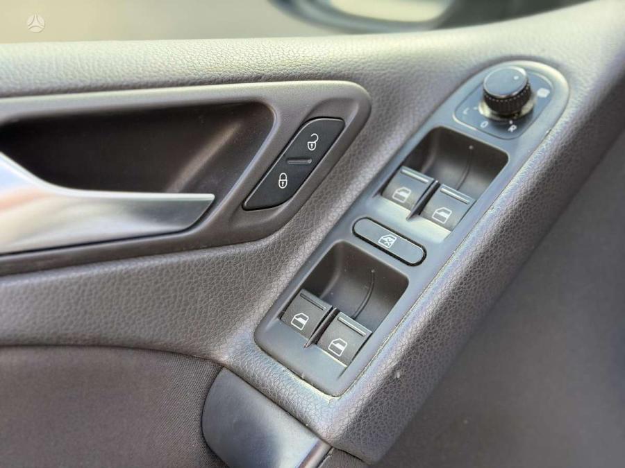 Grey Volkswagen Golf 2010 in Utena, with an engine capacity of 1.60 L and mileage of 193 thousand km for 4250 €, photo 27 on AUTOMOTO.COM.LV