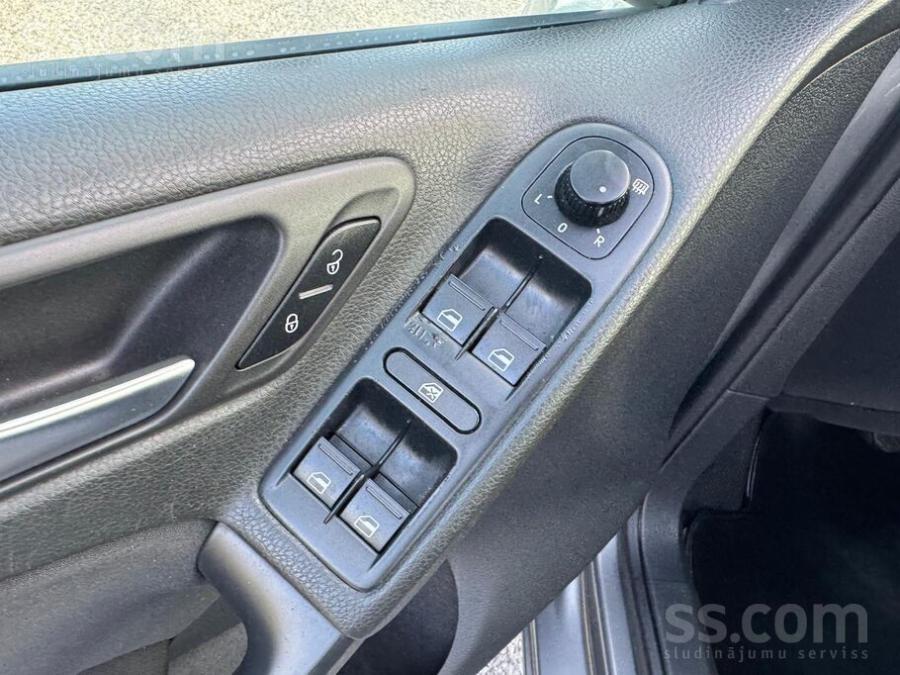 Grey Volkswagen Golf 2010 in Ogre, with an engine capacity of 1.60 L and mileage of 232 thousand km for 3850 €, photo 25 on AUTOMOTO.COM.LV