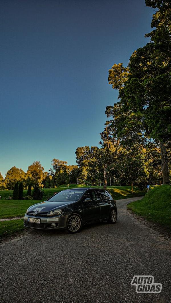 Grey Volkswagen Golf 2010 in Sakiai, with an engine capacity of 2.00 L and mileage of 376 thousand km for 4000 €, photo 1 on AUTOMOTO.COM.LV