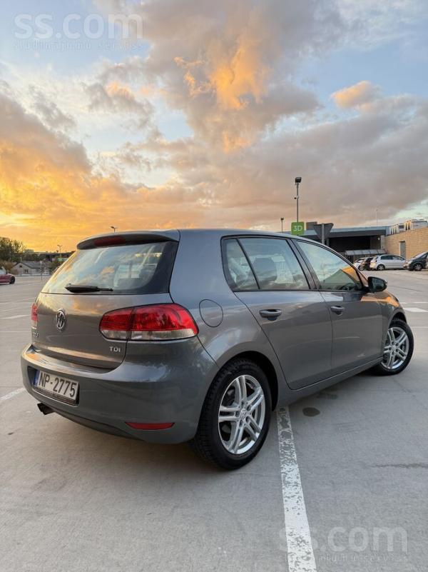 Grey Volkswagen Golf 2010 in Riga, with an engine capacity of 2.00 L and mileage of 334 thousand km for 3000 €, photo 4 on AUTOMOTO.COM.LV