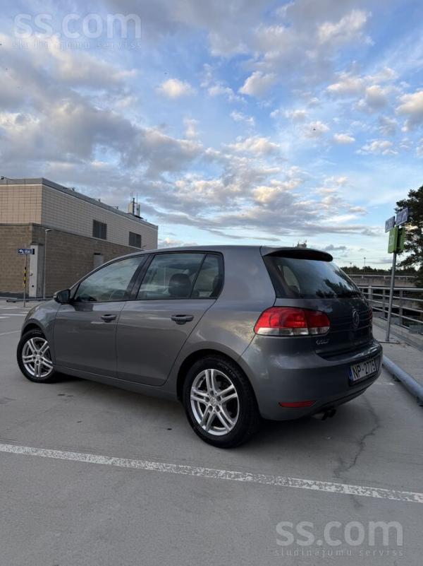 Grey Volkswagen Golf 2010 in Riga, with an engine capacity of 2.00 L and mileage of 334 thousand km for 3000 €, photo 5 on AUTOMOTO.COM.LV