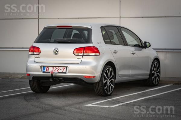 Grey Volkswagen Golf 2010 in Riga, with an engine capacity of 1.60 L and mileage of 272 thousand km for 3990 €, photo 5 on AUTOMOTO.COM.LV