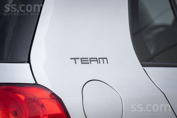 Grey Volkswagen Golf 2010 in Riga, with an engine capacity of 1.60 L and mileage of 272 thousand km for 3990 €, photo 10 on AUTOMOTO.COM.LV