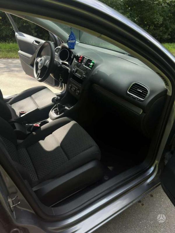 Pelēks Volkswagen Golf 2010 Kauņa, ar dzinēja tilpumu 1.60 L un nobraukumu 209 tūkst. km par 3500 €, foto 8 vietnē AUTOMOTO.COM.LV