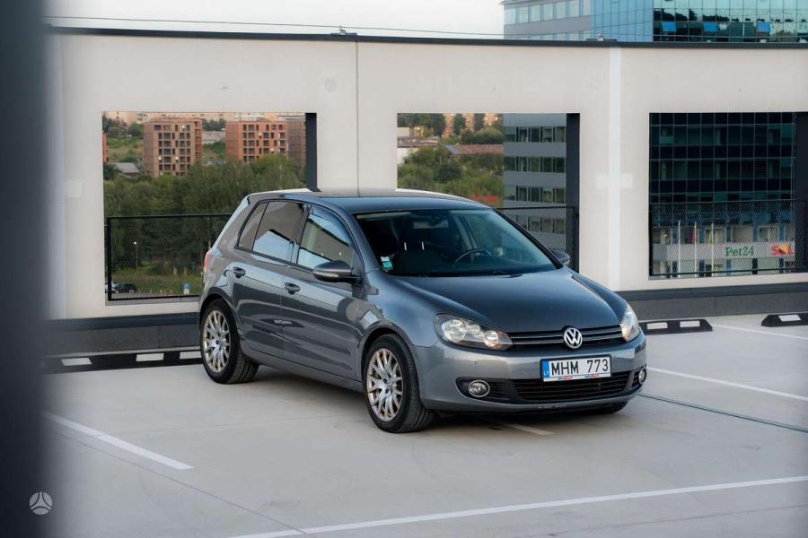 Pelēks Volkswagen Golf 2010 Viļņa, ar dzinēja tilpumu 1.60 L un nobraukumu 290 tūkst. km par 4350 €, foto 1 vietnē AUTOMOTO.COM.LV