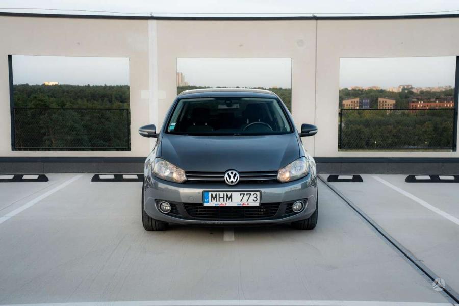 Pelēks Volkswagen Golf 2010 Viļņa, ar dzinēja tilpumu 1.60 L un nobraukumu 290 tūkst. km par 4350 €, foto 4 vietnē AUTOMOTO.COM.LV