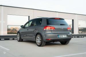 Pelēks Volkswagen Golf 2010 Viļņa, ar dzinēja tilpumu 1.60 L un nobraukumu 290 tūkst. km par 4350 €, foto 6 vietnē AUTOMOTO.COM.LV