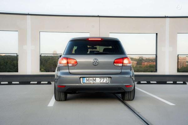 Pelēks Volkswagen Golf 2010 Viļņa, ar dzinēja tilpumu 1.60 L un nobraukumu 290 tūkst. km par 4350 €, foto 7 vietnē AUTOMOTO.COM.LV
