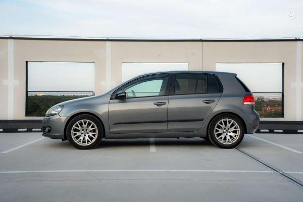 Pelēks Volkswagen Golf 2010 Viļņa, ar dzinēja tilpumu 1.60 L un nobraukumu 290 tūkst. km par 4350 €, foto 8 vietnē AUTOMOTO.COM.LV