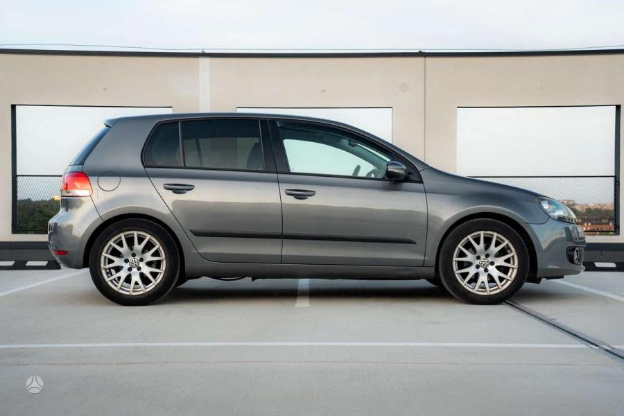 Pelēks Volkswagen Golf 2010 Viļņa, ar dzinēja tilpumu 1.60 L un nobraukumu 290 tūkst. km par 4350 €, foto 9 vietnē AUTOMOTO.COM.LV