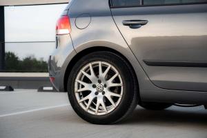 Pelēks Volkswagen Golf 2010 Viļņa, ar dzinēja tilpumu 1.60 L un nobraukumu 290 tūkst. km par 4350 €, foto 12 vietnē AUTOMOTO.COM.LV