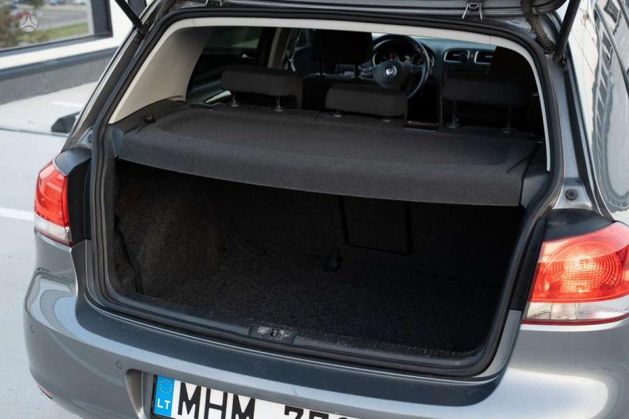 Pelēks Volkswagen Golf 2010 Viļņa, ar dzinēja tilpumu 1.60 L un nobraukumu 290 tūkst. km par 4350 €, foto 16 vietnē AUTOMOTO.COM.LV