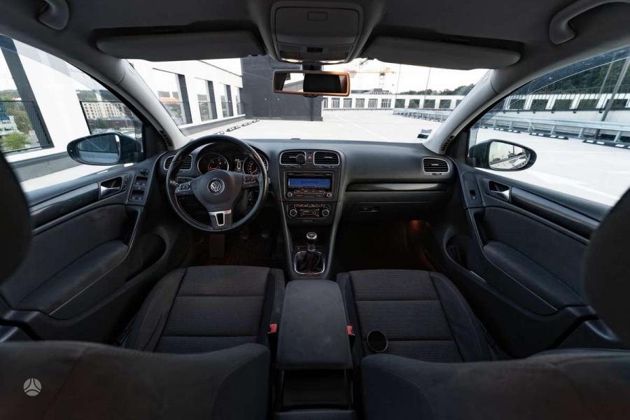 Pelēks Volkswagen Golf 2010 Viļņa, ar dzinēja tilpumu 1.60 L un nobraukumu 290 tūkst. km par 4350 €, foto 17 vietnē AUTOMOTO.COM.LV