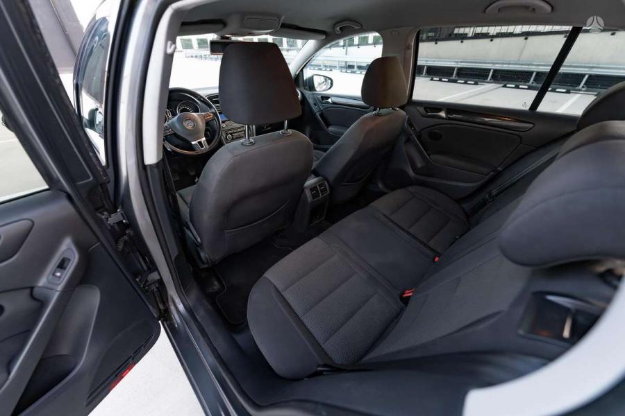 Pelēks Volkswagen Golf 2010 Viļņa, ar dzinēja tilpumu 1.60 L un nobraukumu 290 tūkst. km par 4350 €, foto 18 vietnē AUTOMOTO.COM.LV
