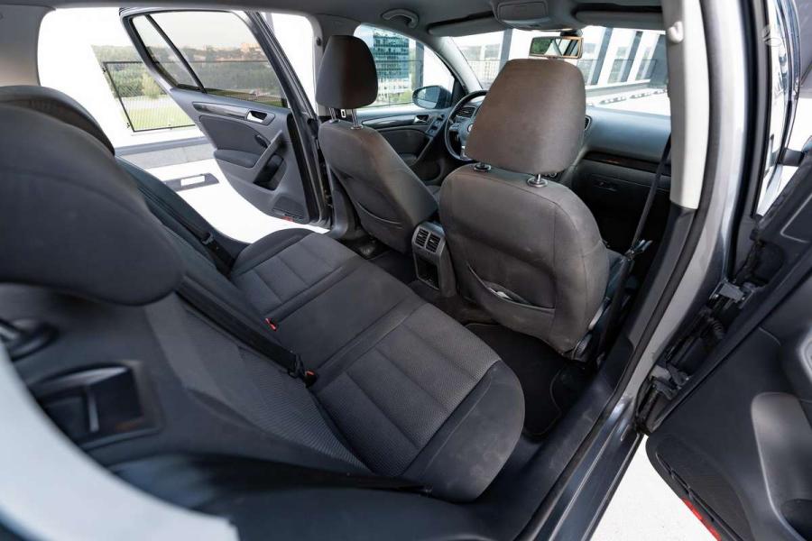 Pelēks Volkswagen Golf 2010 Viļņa, ar dzinēja tilpumu 1.60 L un nobraukumu 290 tūkst. km par 4350 €, foto 19 vietnē AUTOMOTO.COM.LV