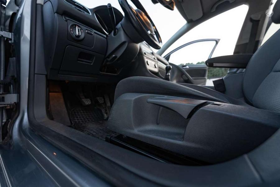 Pelēks Volkswagen Golf 2010 Viļņa, ar dzinēja tilpumu 1.60 L un nobraukumu 290 tūkst. km par 4350 €, foto 22 vietnē AUTOMOTO.COM.LV